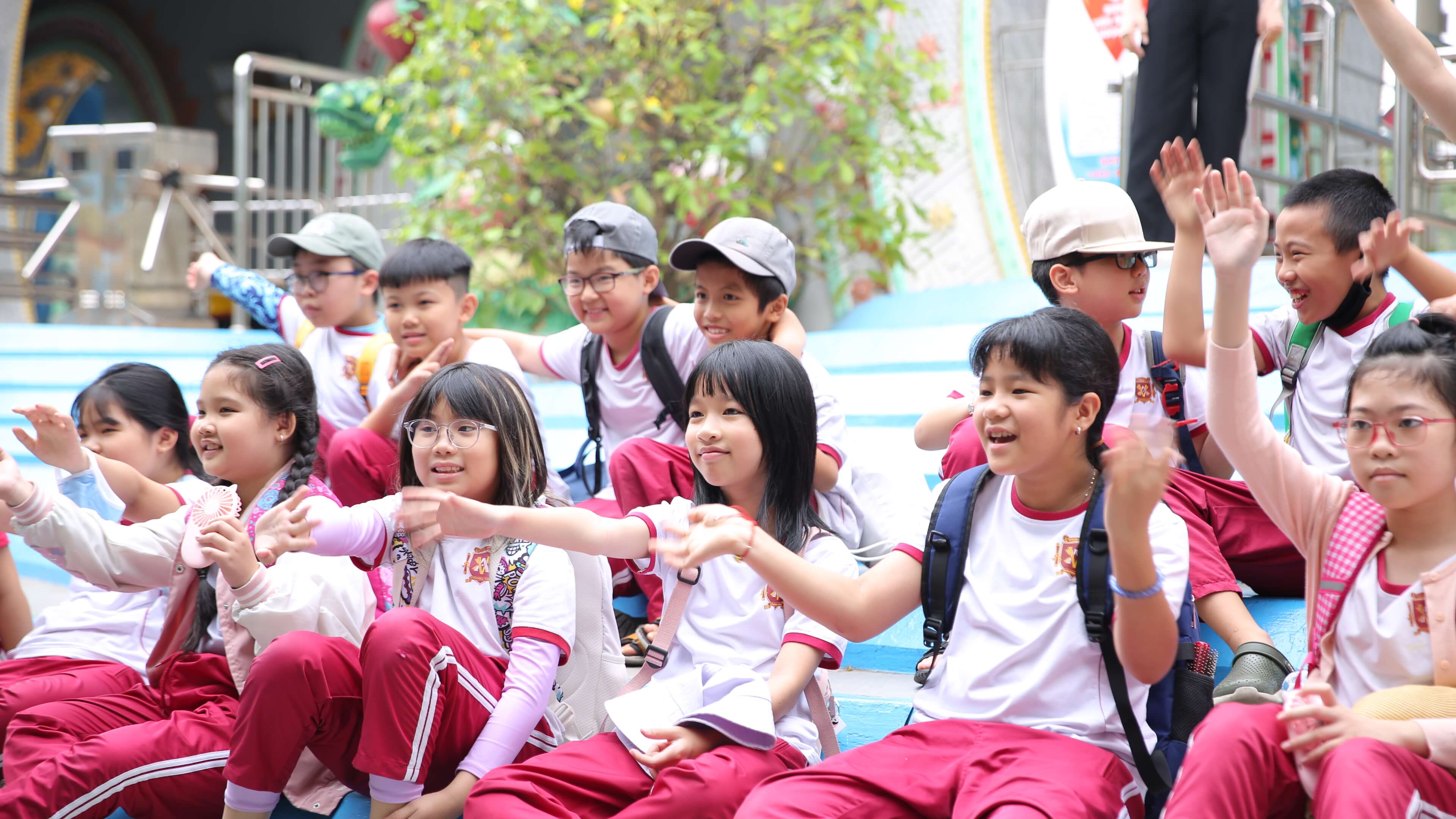 A day of active experience at Suoi Tien theme park